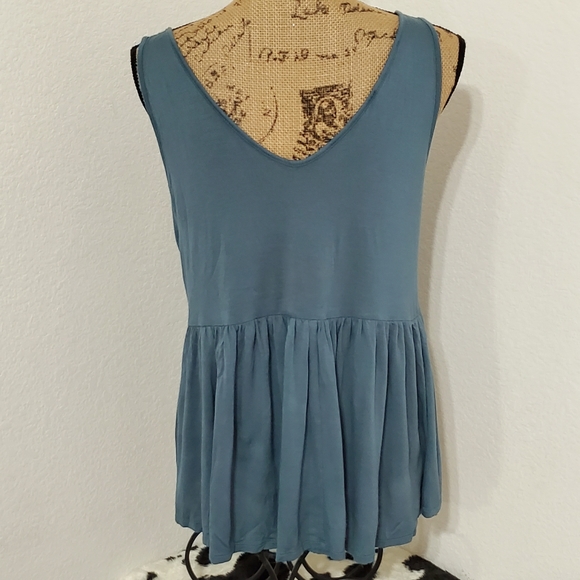 Raggs to Riches | Tops | Rags To Richesvneck Sleeveless Swing Topmed ...